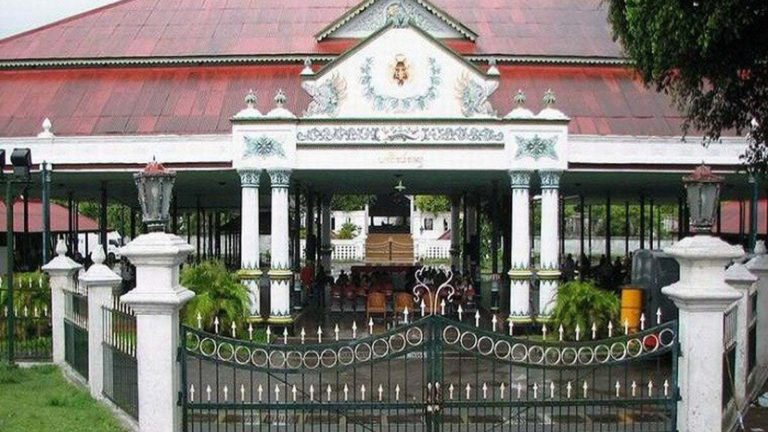 Yogyakarta, Provinsi Aceh dan Papua, Daerah Istimewa di Indonesia