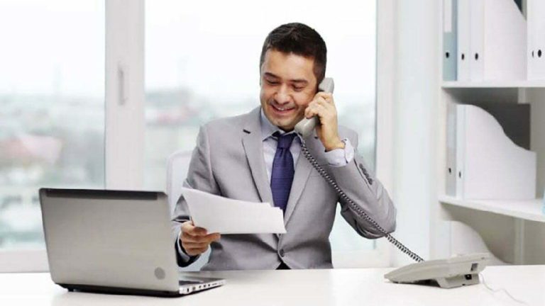 Cara menerima telepon kantor