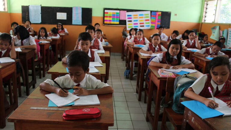 BAGAIMANA SISTEM PENDIDIKAN INDONESIA?